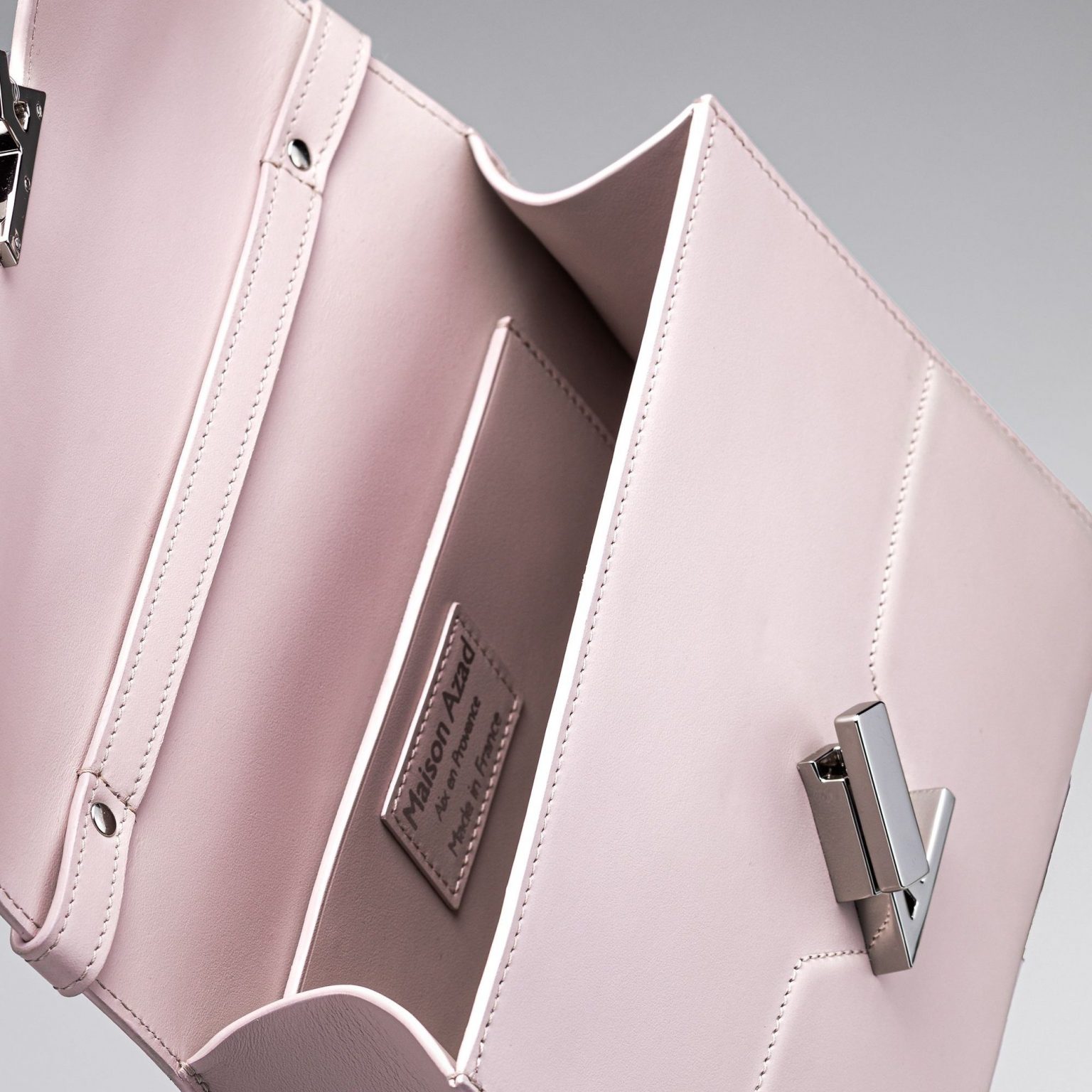 Atelier de maroquinerie, fabrication de prototypes en cuir, design ...